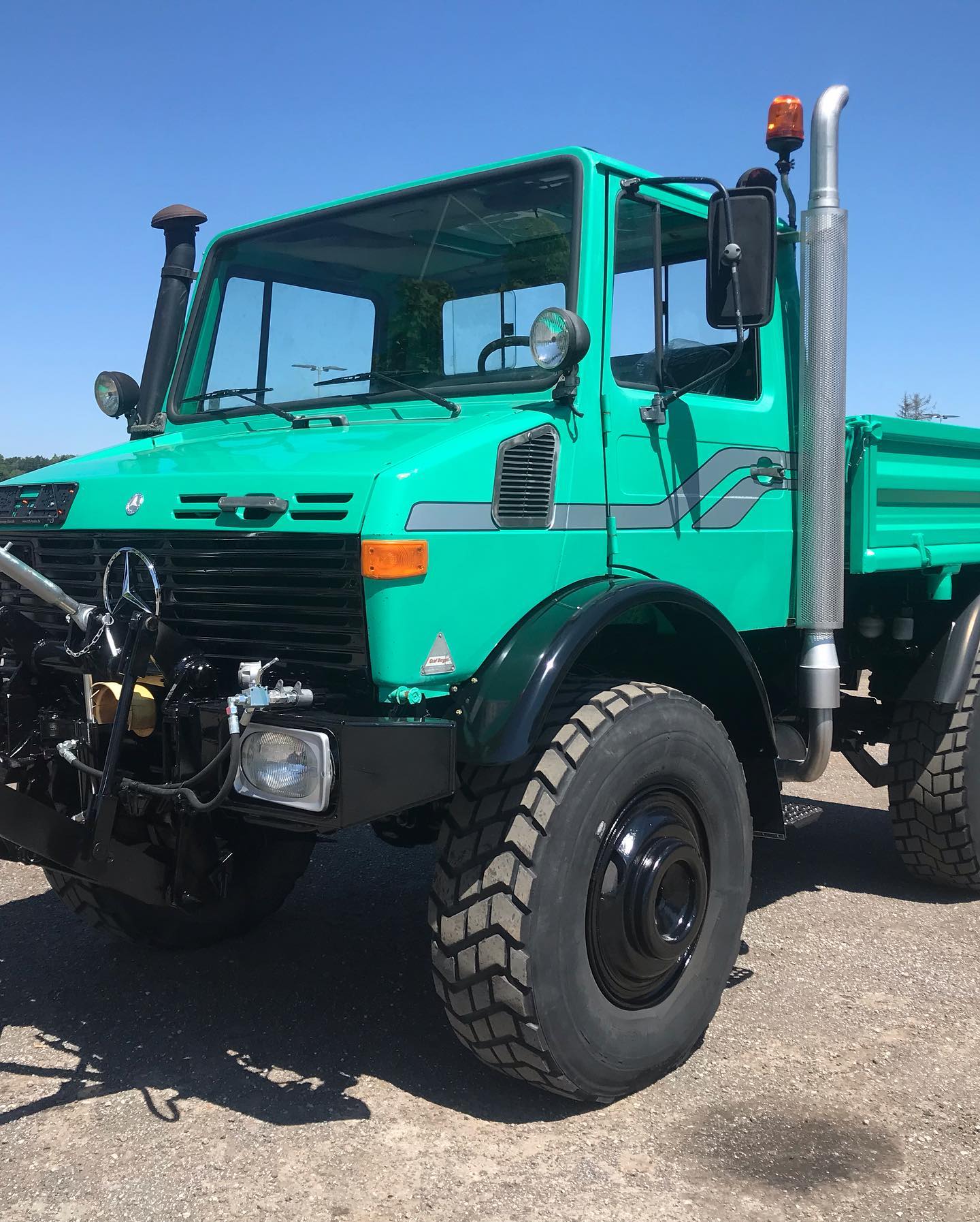 Dieser Wunderschöne Unimog U1500 Agrar Steht Bereit Zur Übergabe | ROTH ...